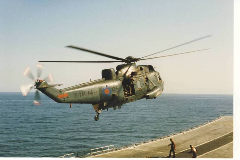HMS Illustrious 1986 Sea Harriers & Sea Kings - UK Airshow Review Forums